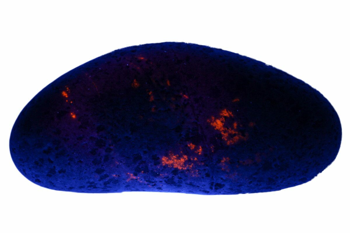 2.6" Highly Fluorescent Yooperlite Pebble - Michigan (#177494) For Sale ...